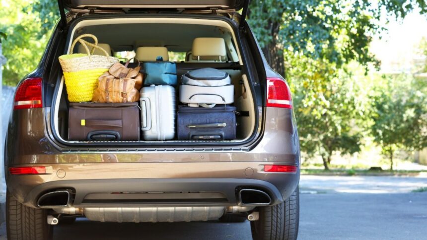 Tips Menata Barang di Bagasi Mobil Agar Tidak Berantakan Saat ...